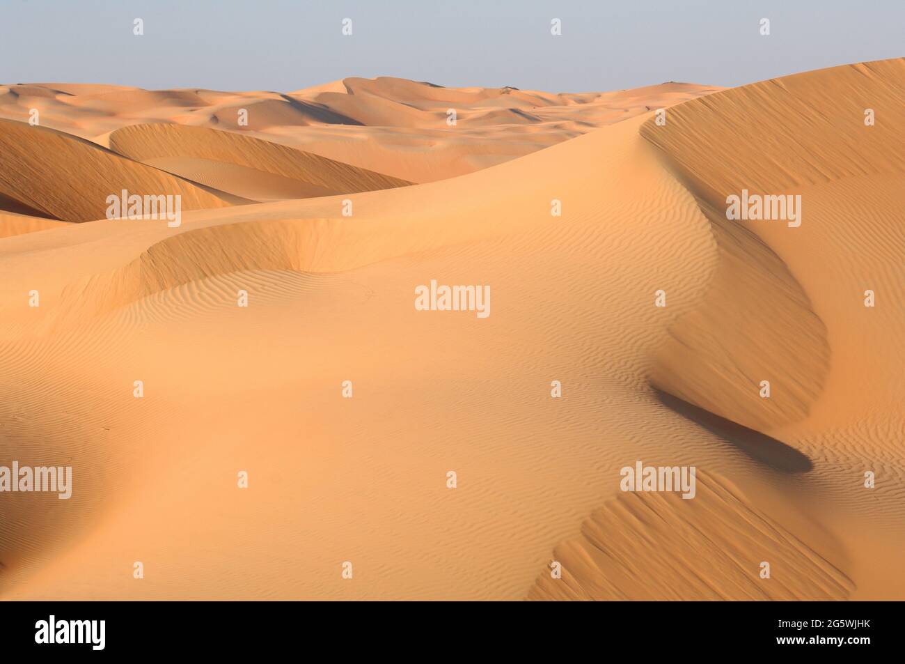 UNITED ARAB EMIRATES. ABU DHABI. WITH 650 000 KM², THE RUB AL KHALLI ...