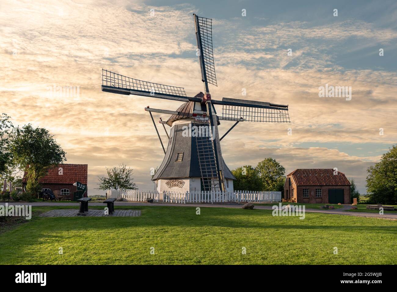 Werdumer Mill, Erdhollaender, Werdum, Niedersachsen, Deutschland ...