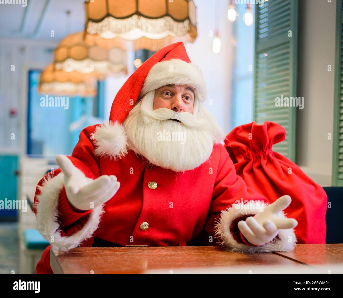 Friendly santa claus hi-res stock photography and images - Alamy