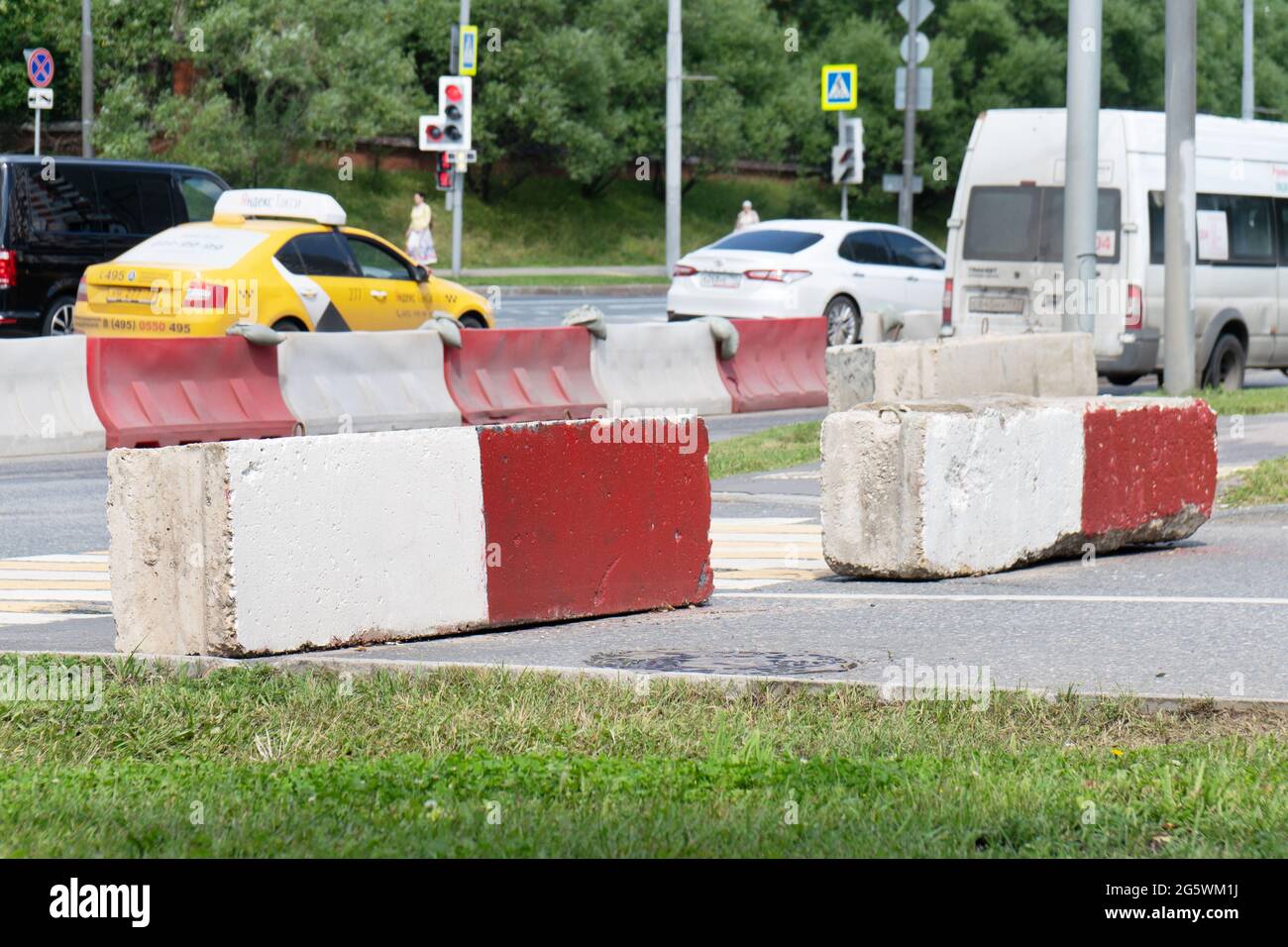 Solid barriers hi-res stock photography and images - Alamy