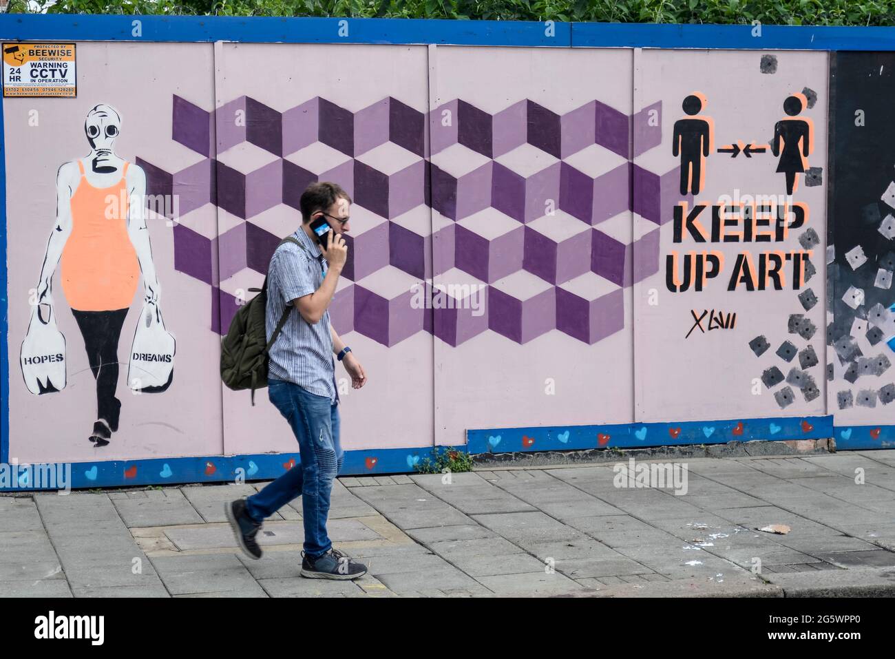 Graffiti person gas mask hi-res stock photography and images - Alamy