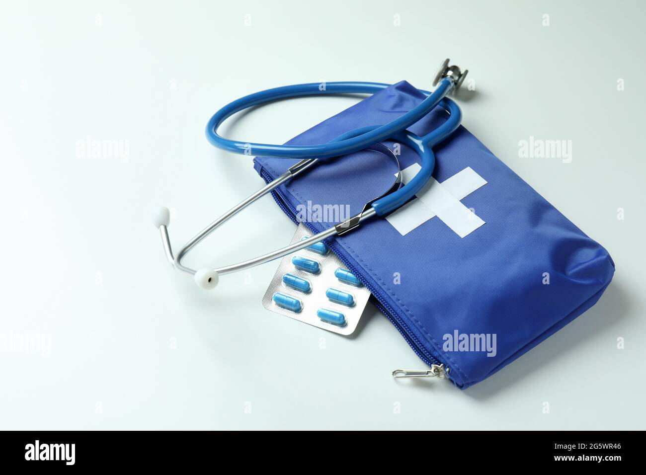 Médical kit hi-res stock photography and images - Alamy