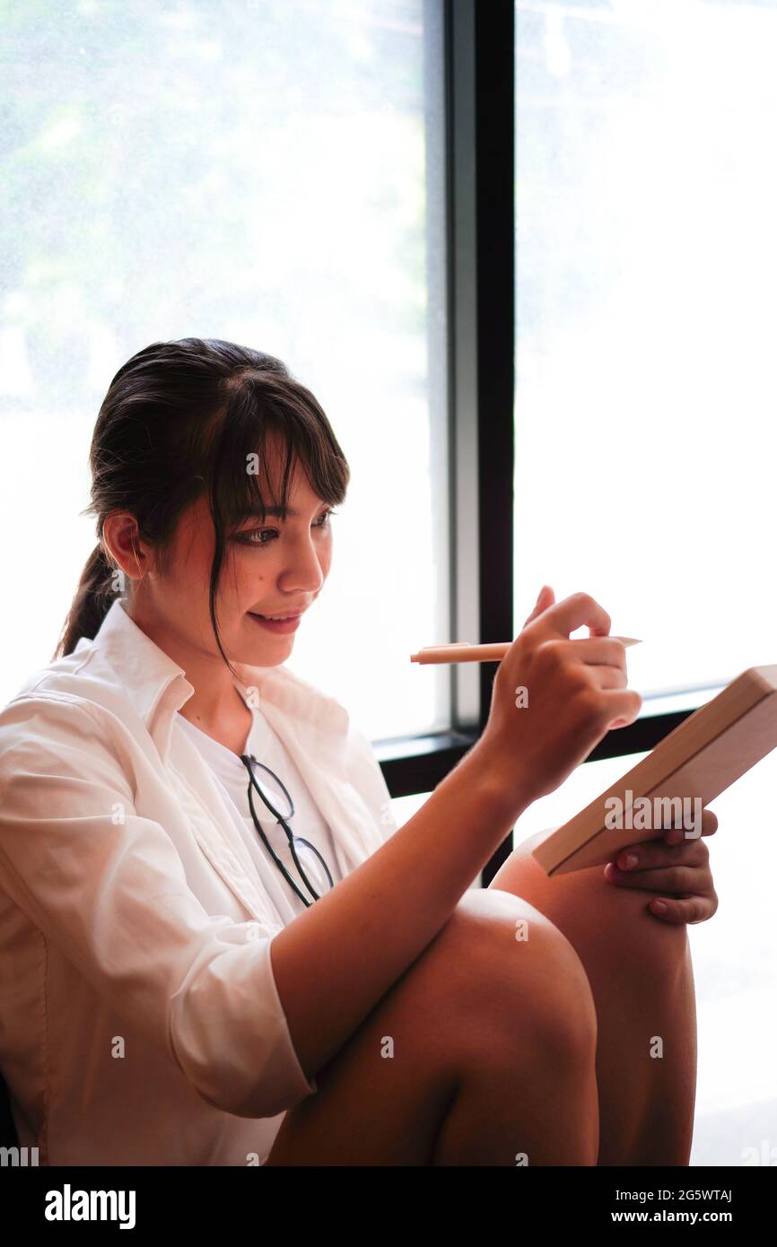 Beauty asian girl writing black hi-res stock photography and images - Alamy