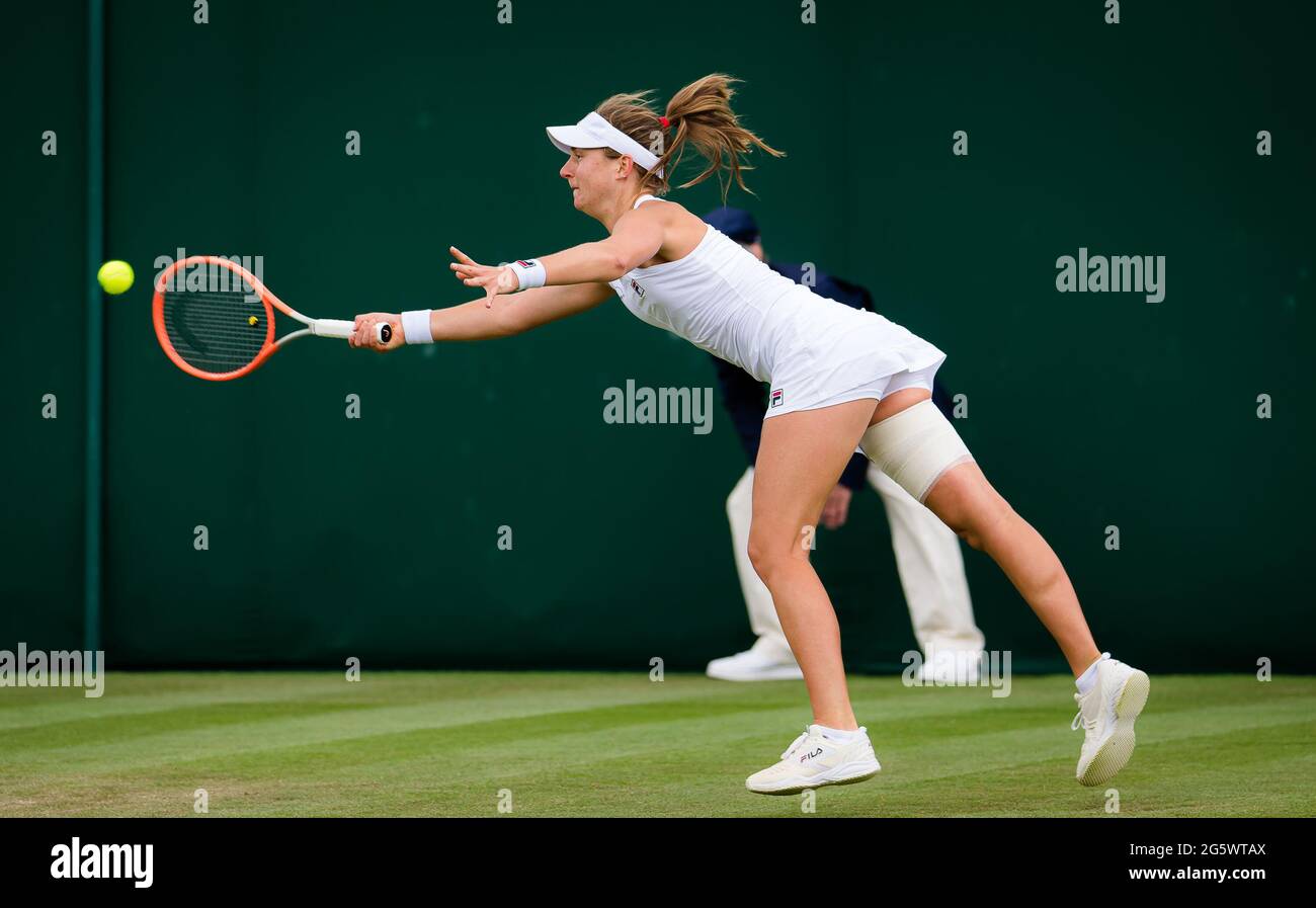 Nadia Podoroska of Argentina in action against Ann Li of United States ...