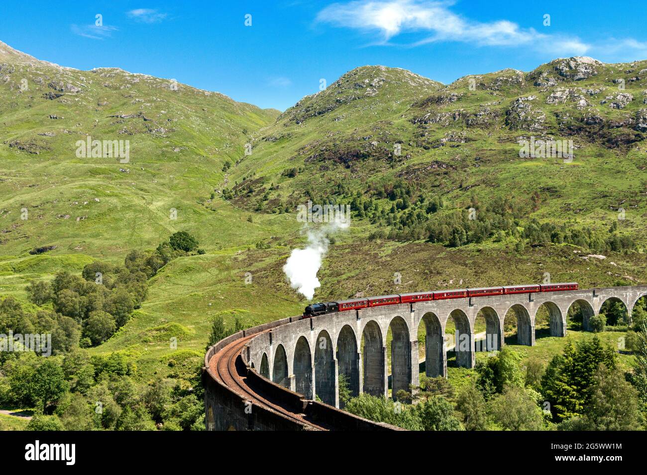 JACOBITE STEAM TRAIN GLENFINNAN VIADUCT SCOTLAND THE TRAIN AND SEVEN ...