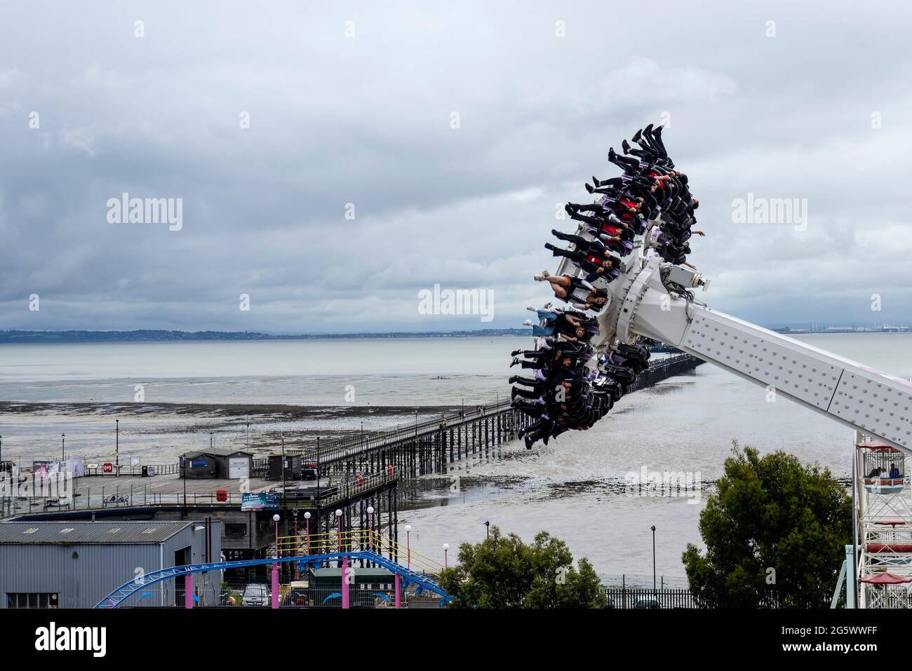 Thrill rides hi-res stock photography and images - Alamy