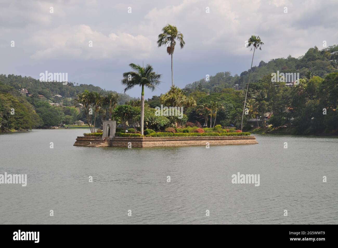 View on Kandy Lake in Sri Lanka Stock Photo - Alamy
