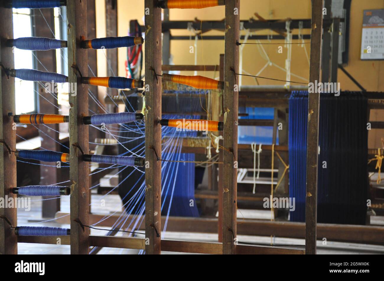 Old mechanical weaving machine hi-res stock photography and images - Alamy