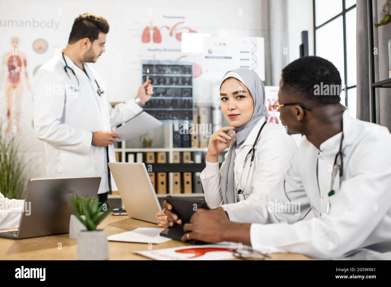African doctors clinic table hi-res stock photography and images - Alamy