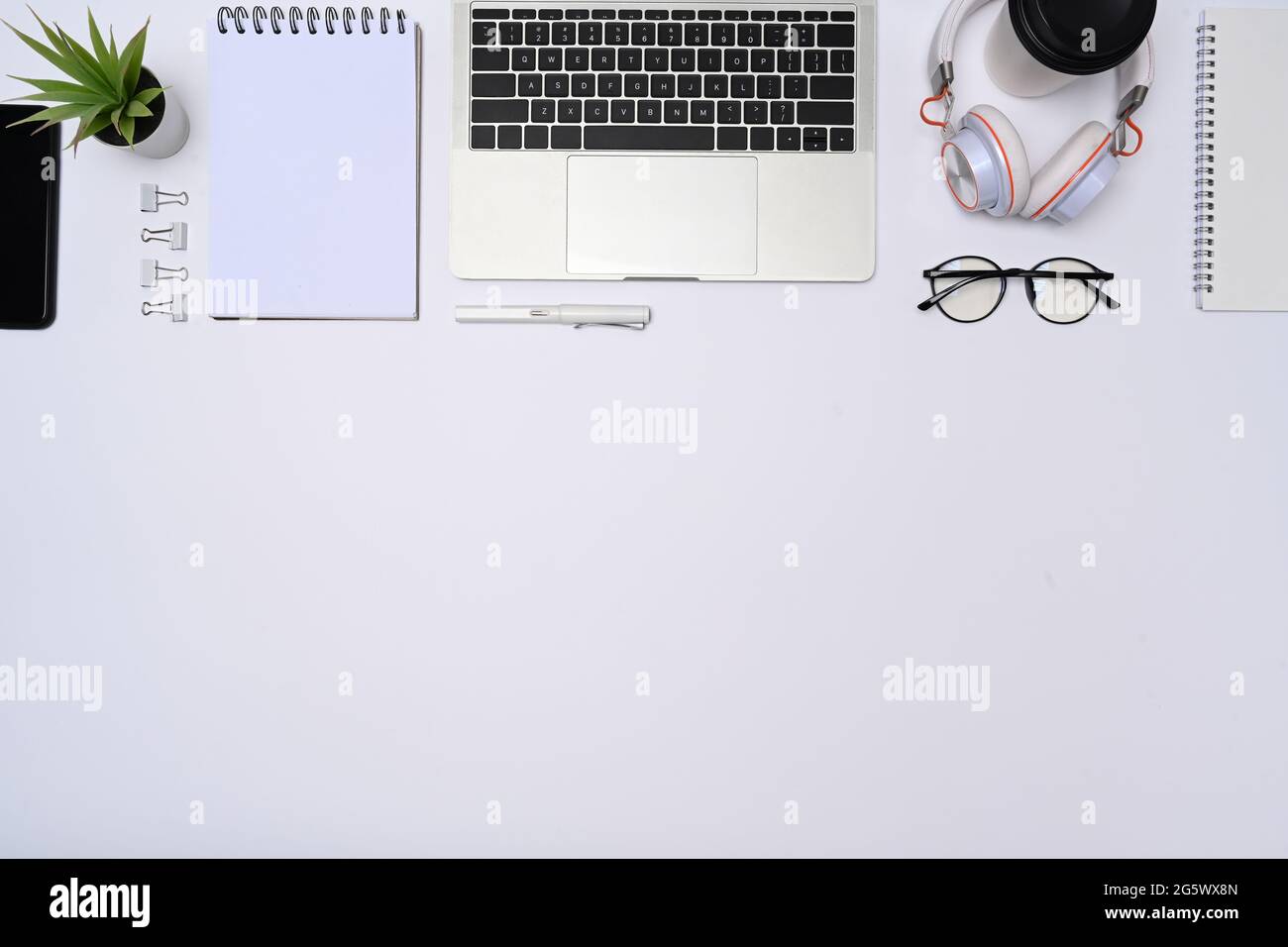 Neat workspace hi-res stock photography and images - Alamy