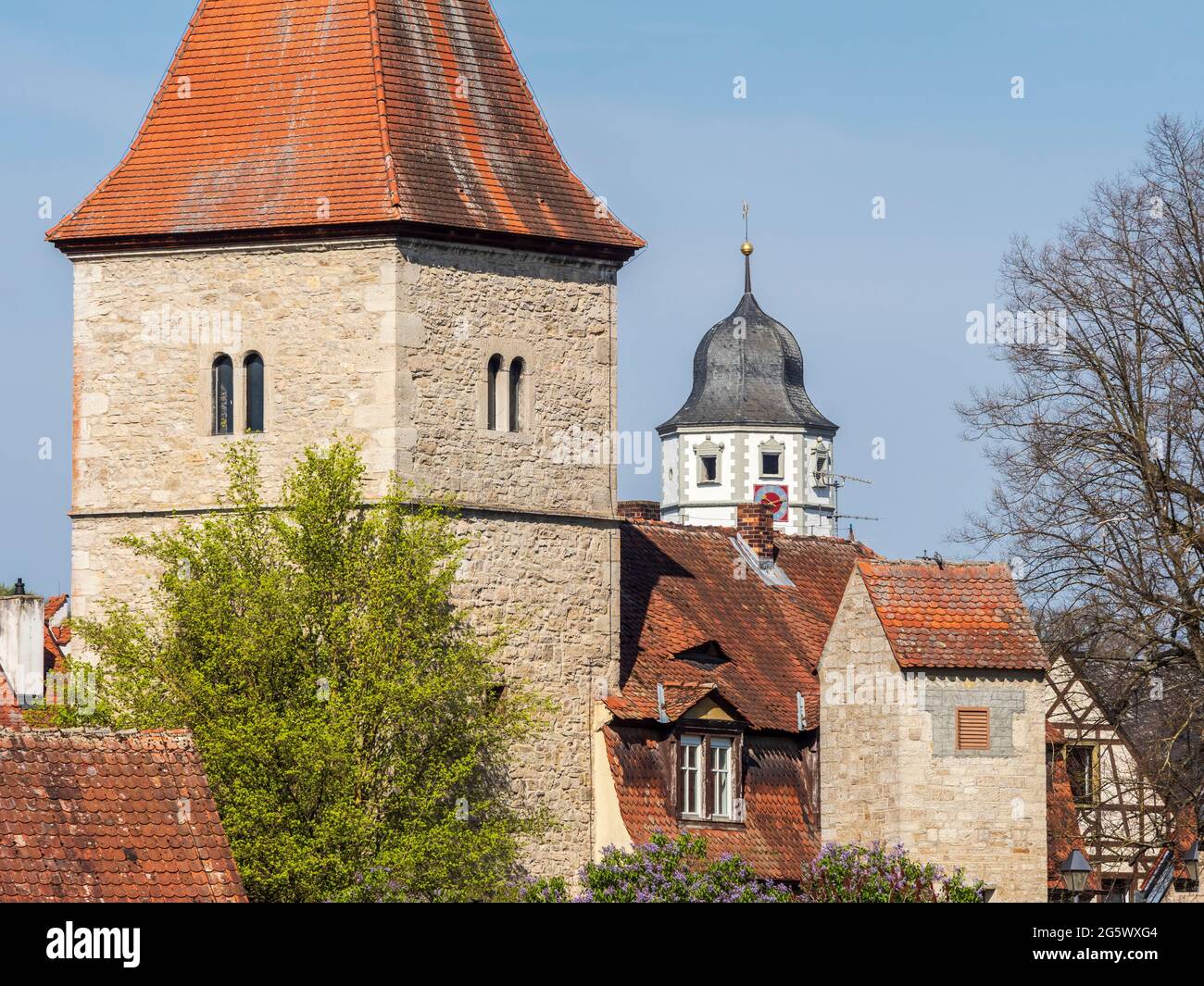 Church and historical houses of village Winterhausen at river main ...