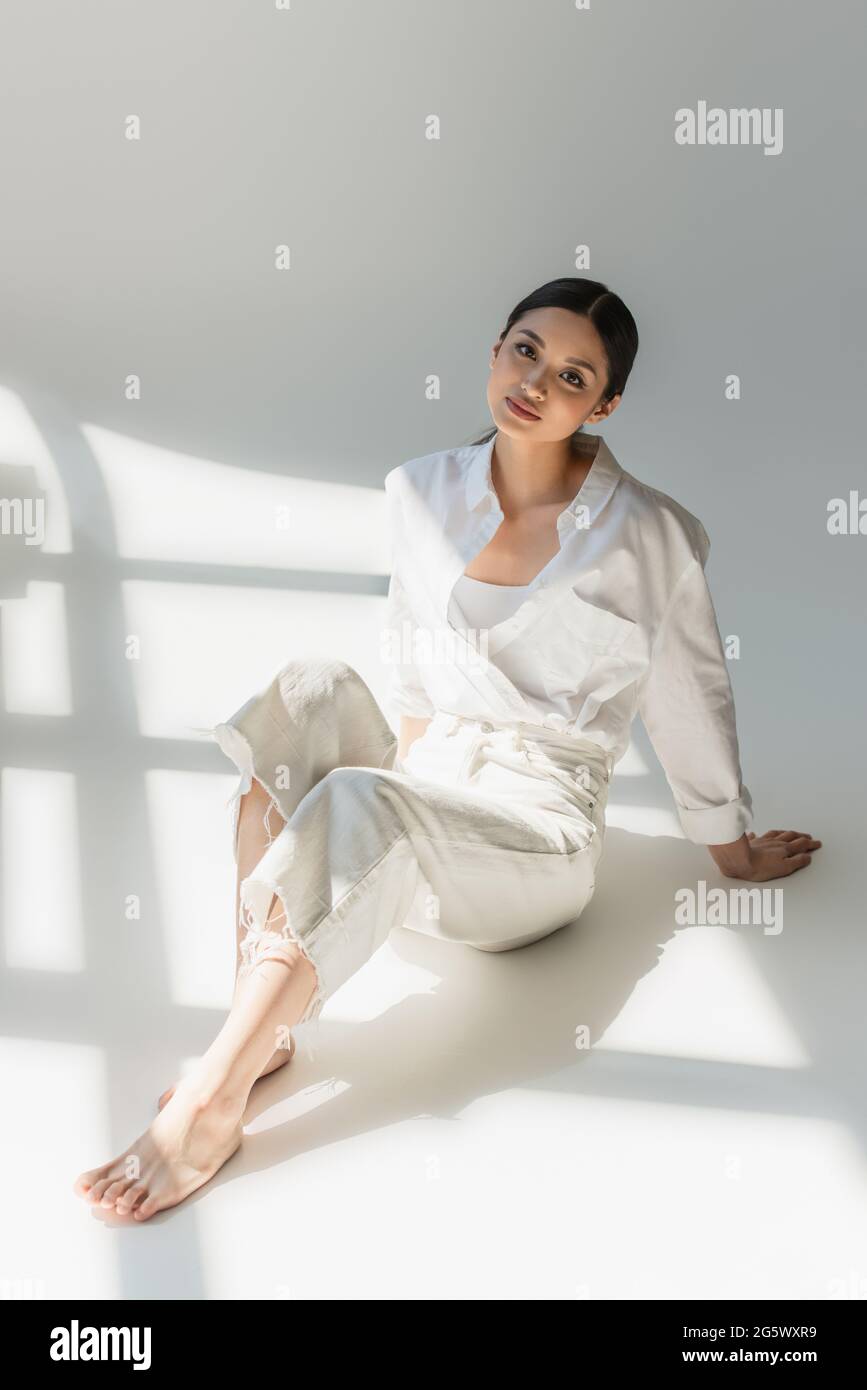 Traditional woman barefoot hi-res stock photography and images - Alamy