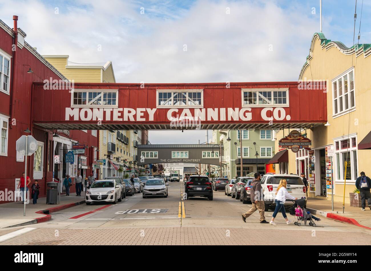 Shops monterey bay wharf hi-res stock photography and images - Alamy