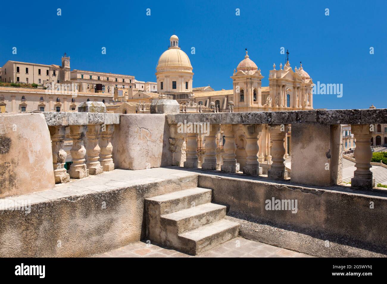 Balustrade baroque architecture hi-res stock photography and images - Alamy