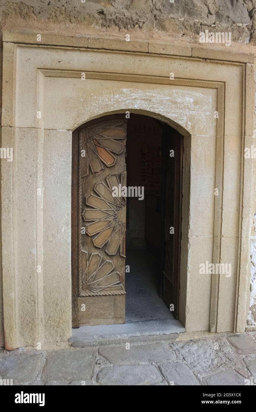 Double leaf door hi-res stock photography and images - Alamy