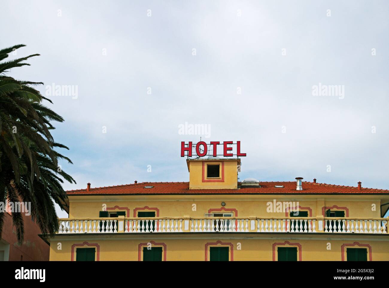 Hotel sign on top of building Stock Photo - Alamy