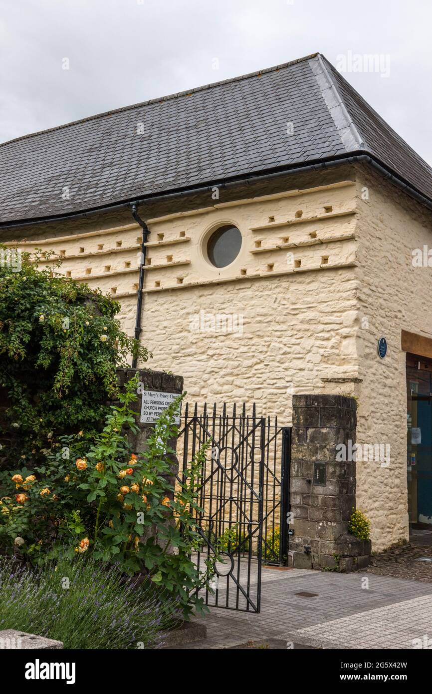 Converted tithe barn hi-res stock photography and images - Alamy