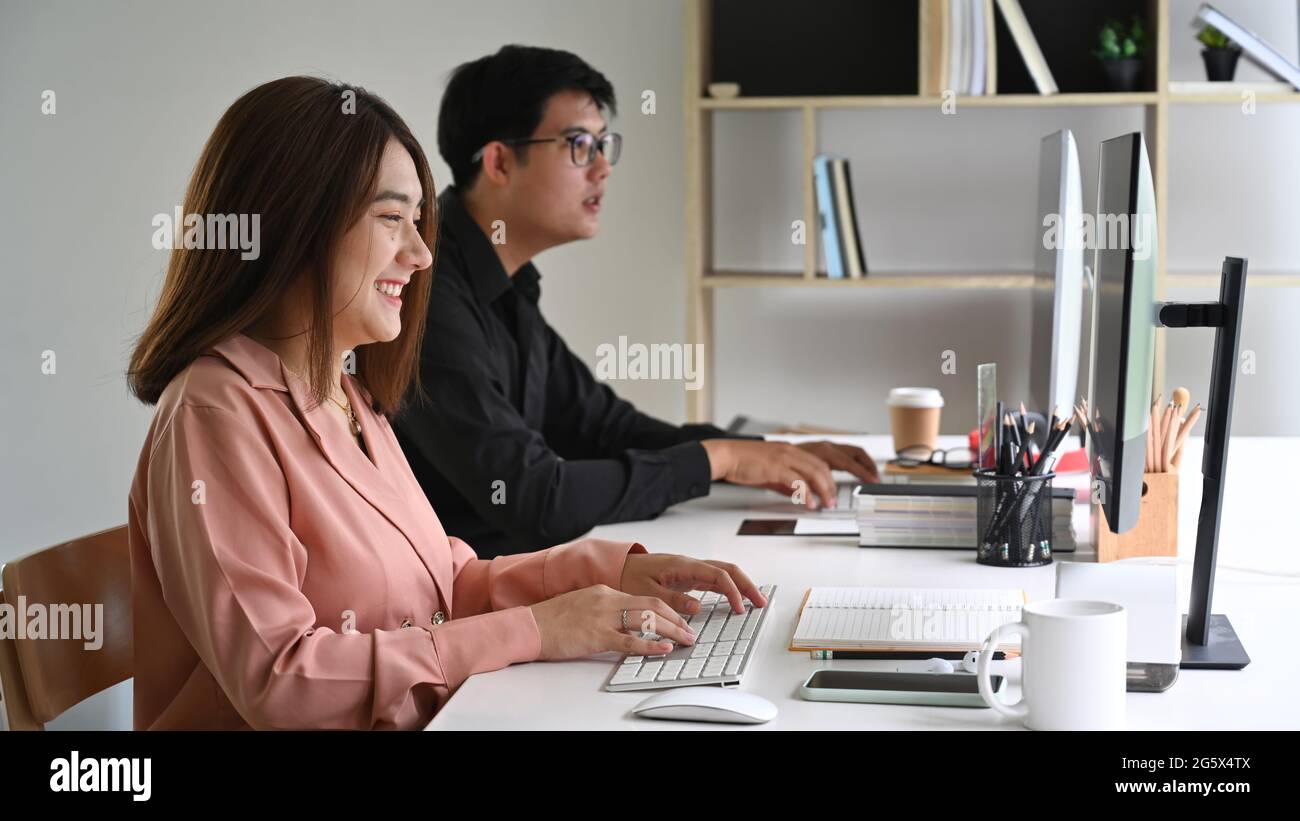 Team female programmers working hi-res stock photography and images - Alamy
