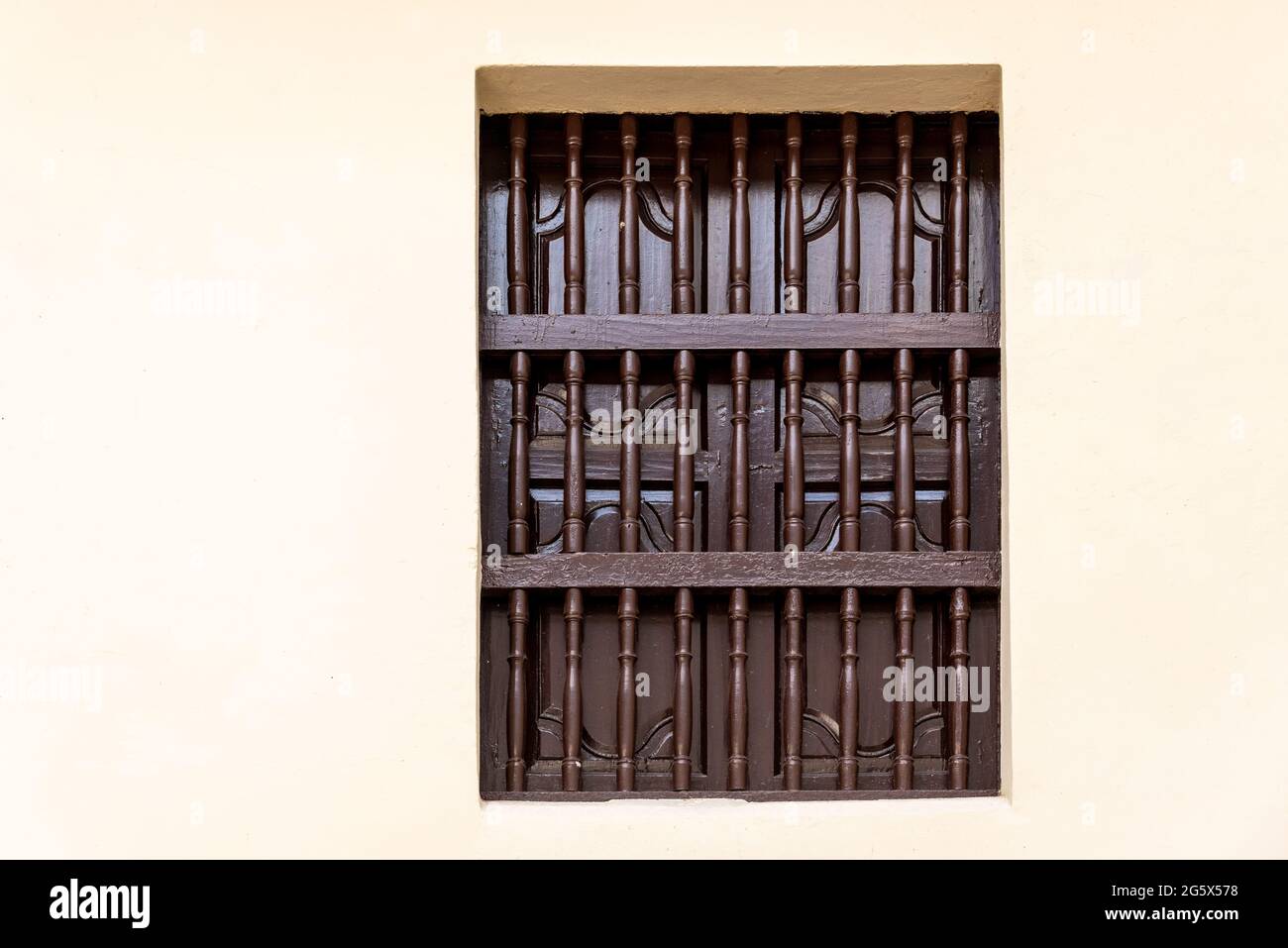 Old colonial window cuba architectural hi-res stock photography and ...