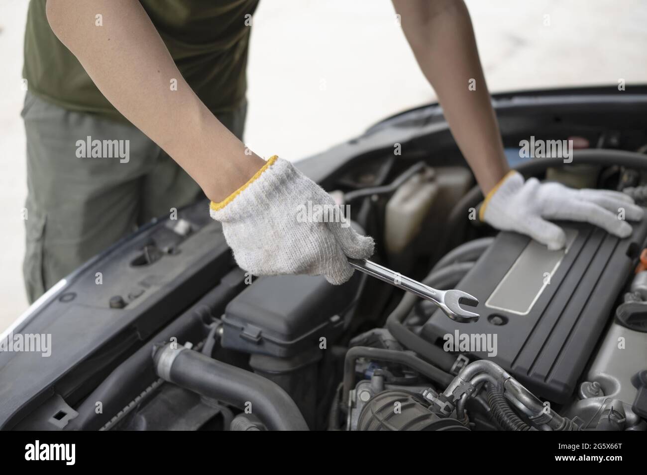 Car mechanic man fixing car engine Stock Photo - Alamy