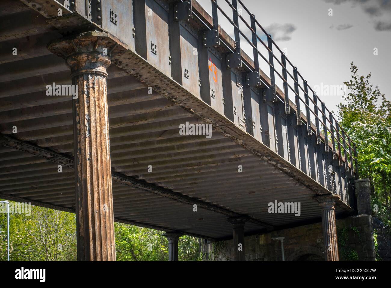 Railway bridge columns hi-res stock photography and images - Alamy
