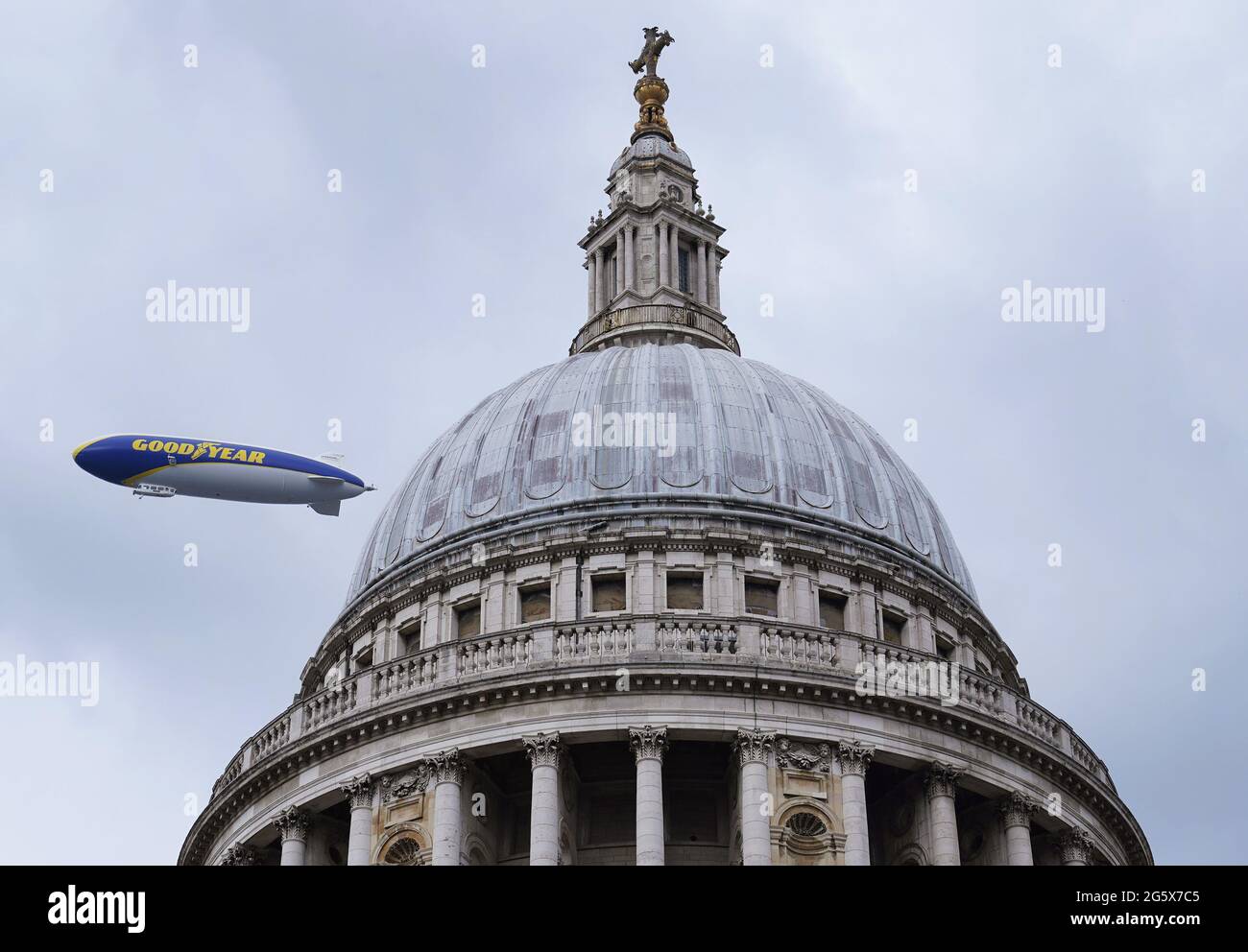Goodyear blimp city of london hi-res stock photography and images - Alamy