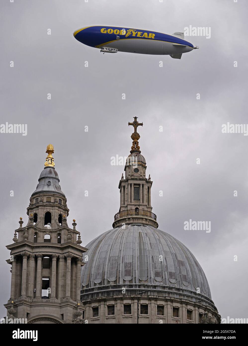 Goodyear blimp city of london hi-res stock photography and images - Alamy