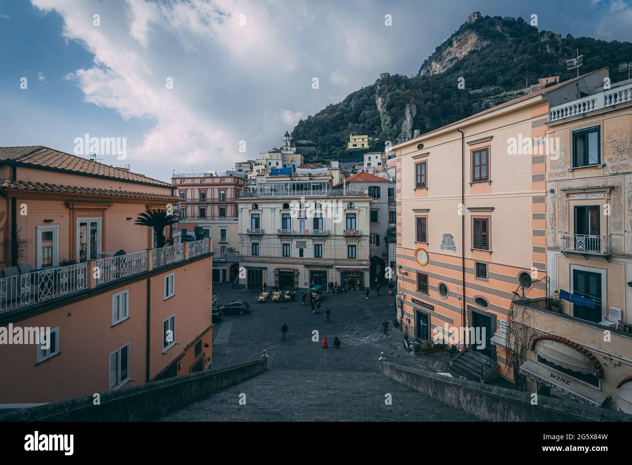 Duomo steps hi-res stock photography and images - Alamy