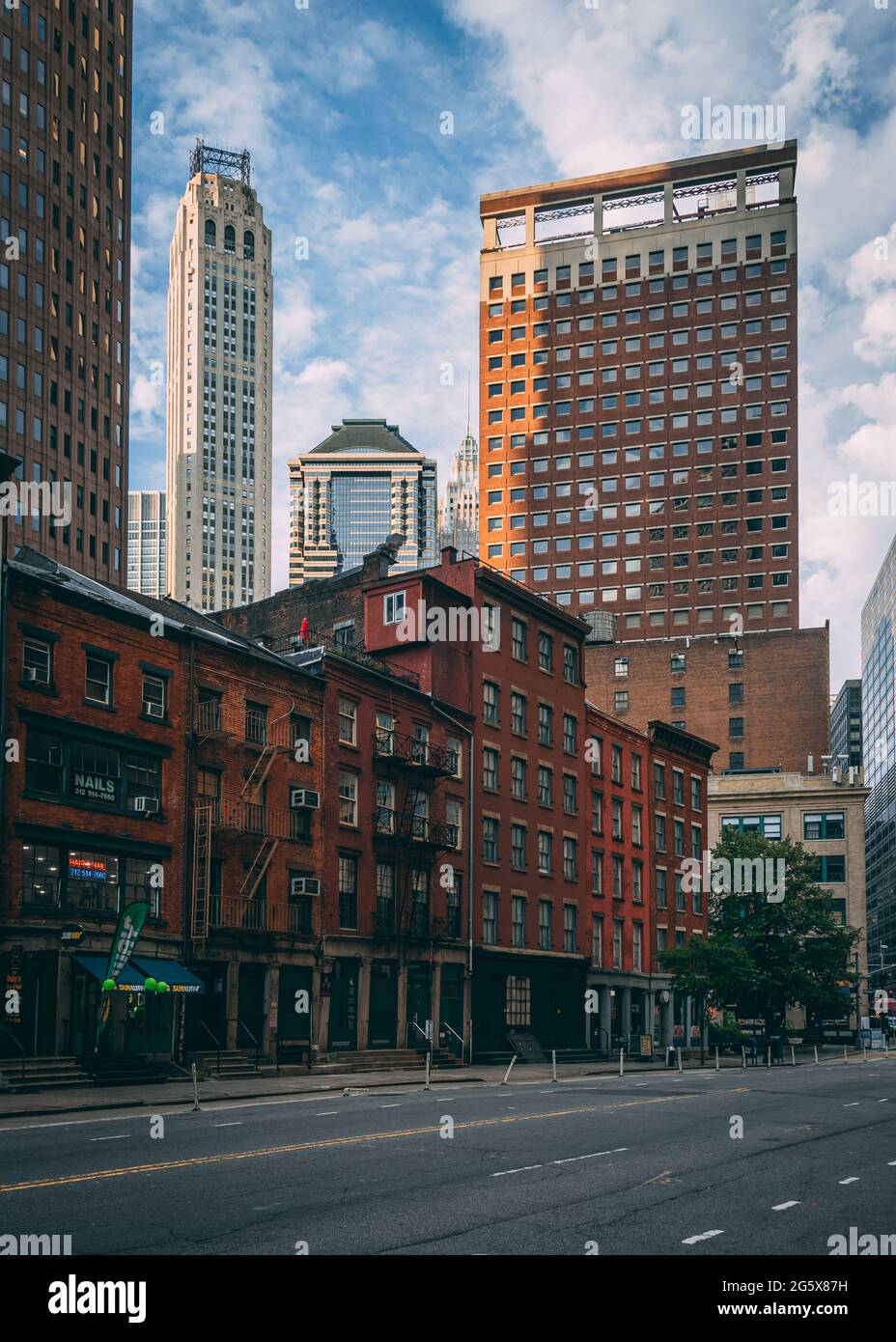 Buildings on water street new york city hi-res stock photography and ...