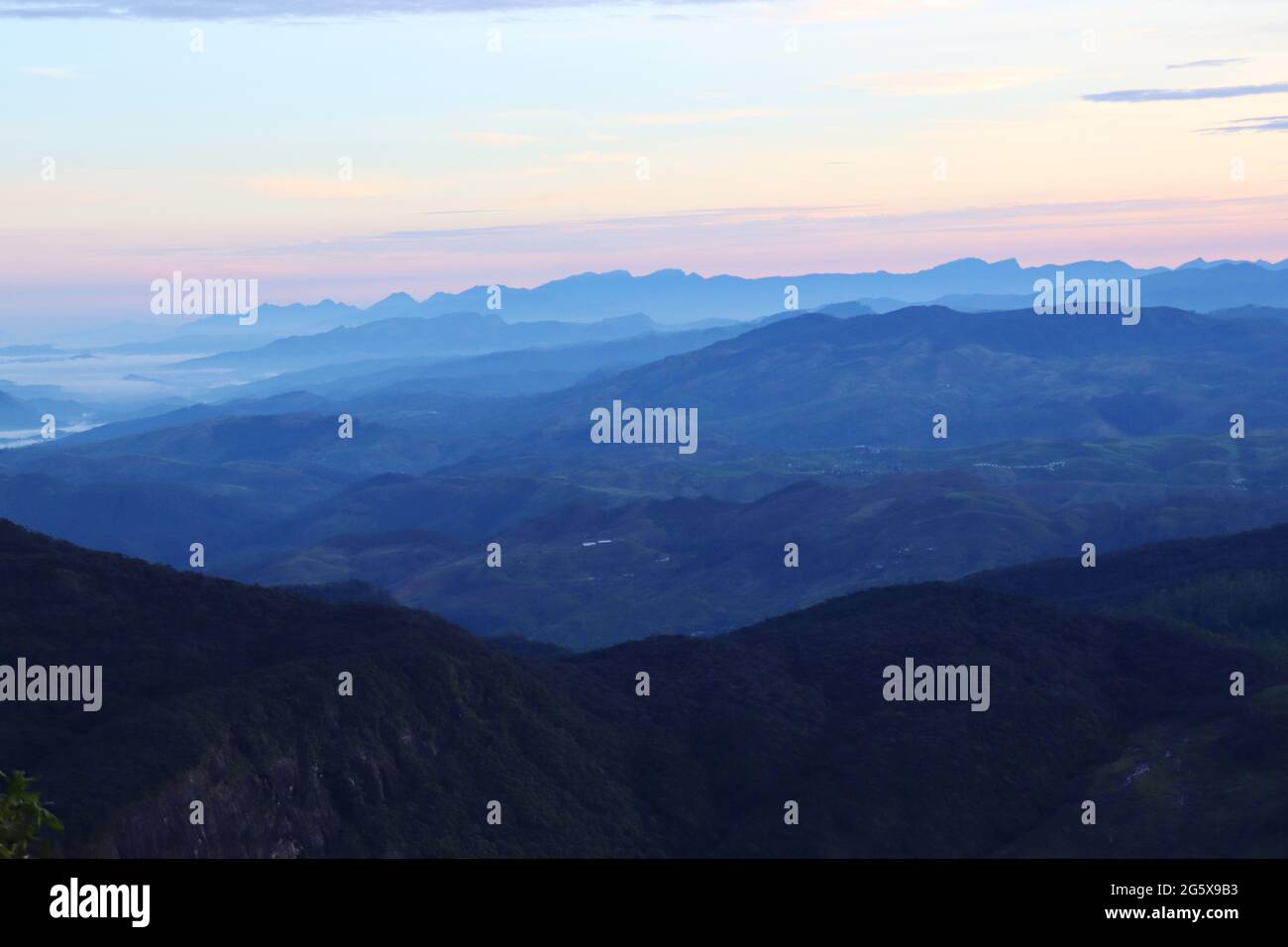 Clear sky horizon hi-res stock photography and images - Alamy