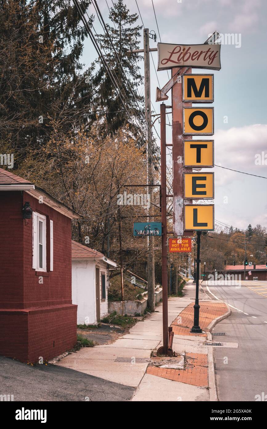Vintage Liberty Motel sign, in Liberty, New York Stock Photo - Alamy