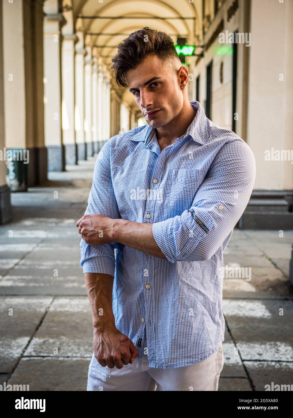 Man wearing shirt hi-res stock photography and images - Alamy