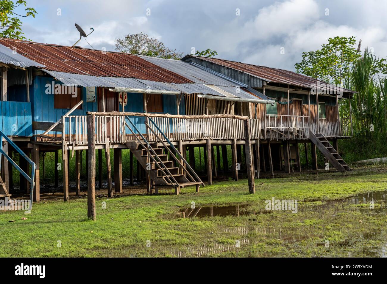 Riberenos homes along the Peruvian Amazon River Stock Photo - Alamy