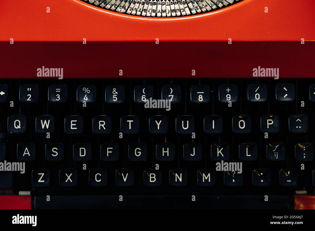 Manual typewriter keyboard red hi-res stock photography and images - Alamy