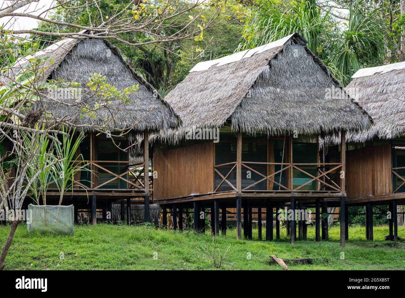 Jungle lodges hi-res stock photography and images - Alamy