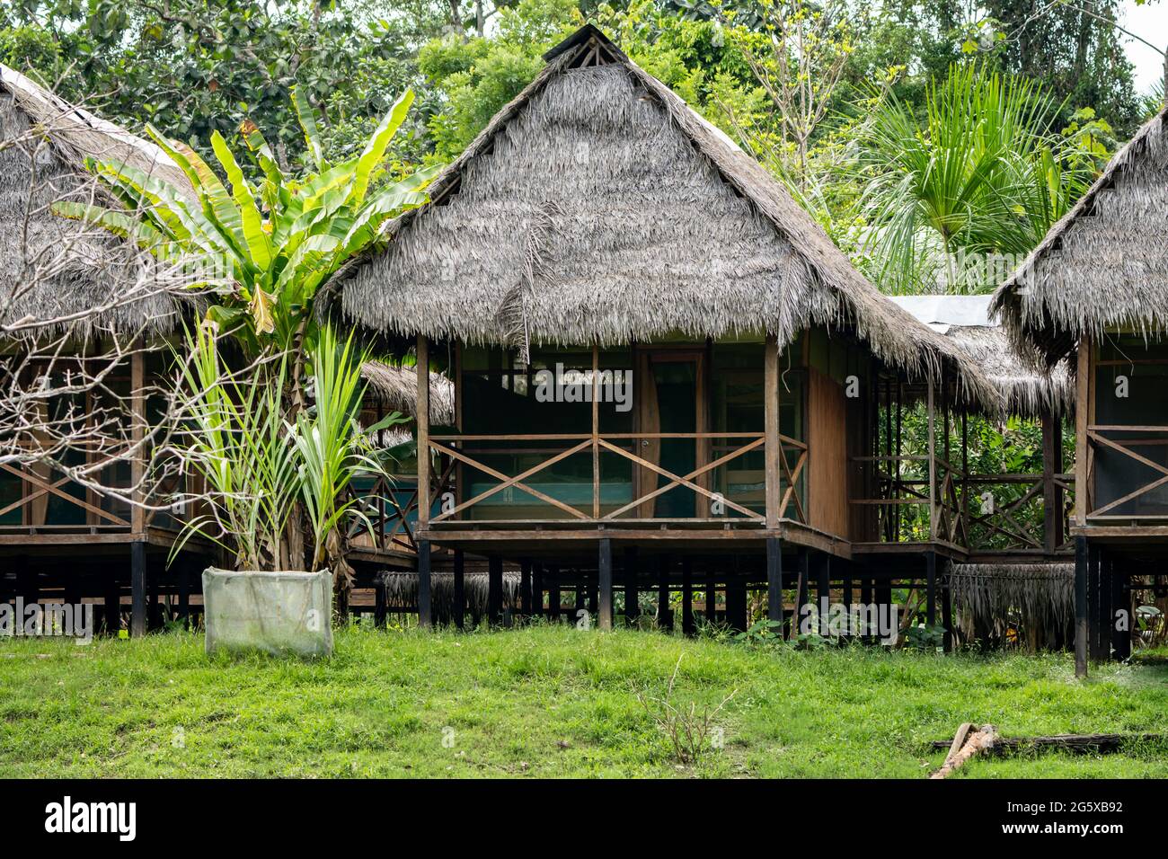 Jungle lodges hi-res stock photography and images - Alamy