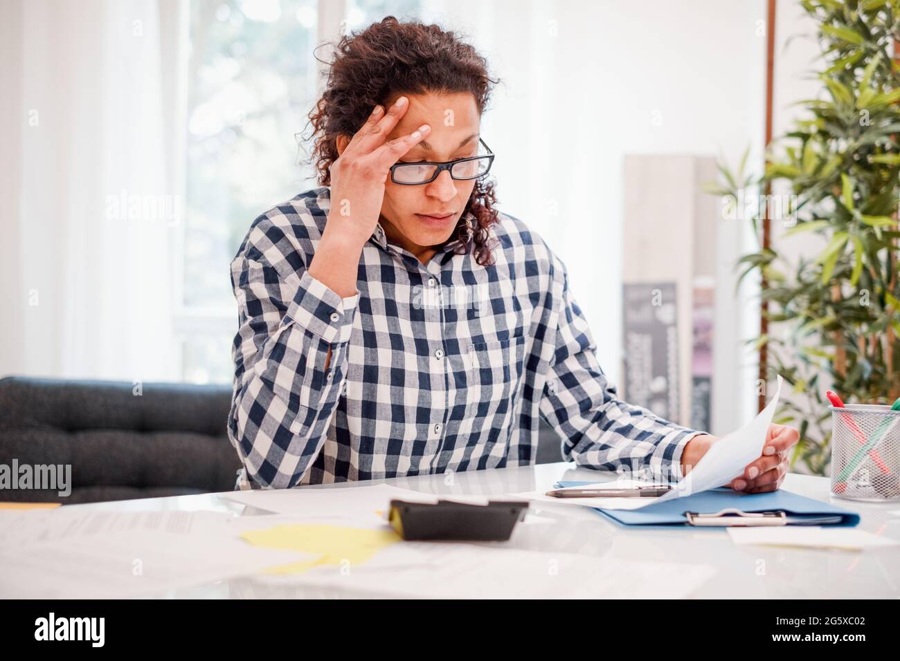 Money problems poor hi-res stock photography and images - Alamy