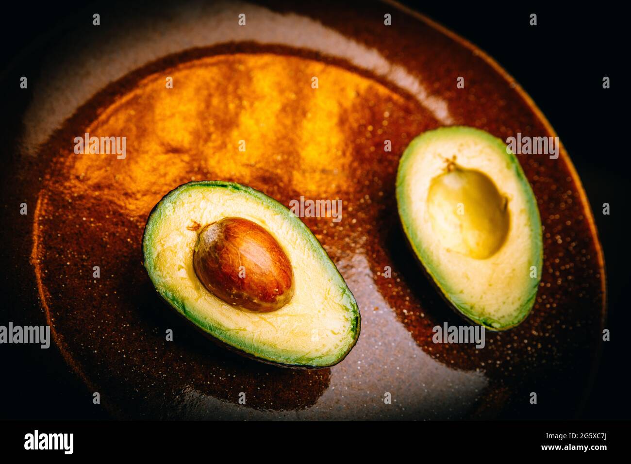 Half avocado plate hi-res stock photography and images - Alamy