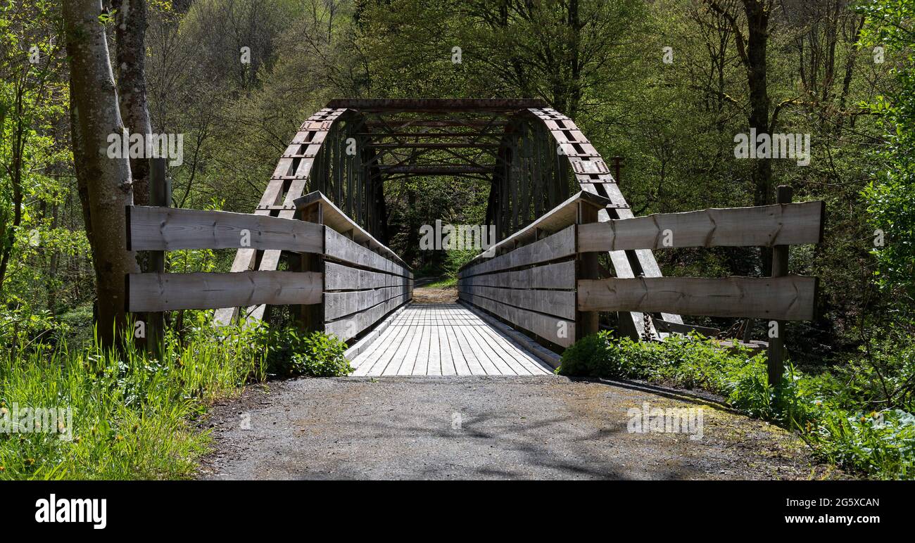 Road bridge crossing with single arch hi-res stock photography and ...