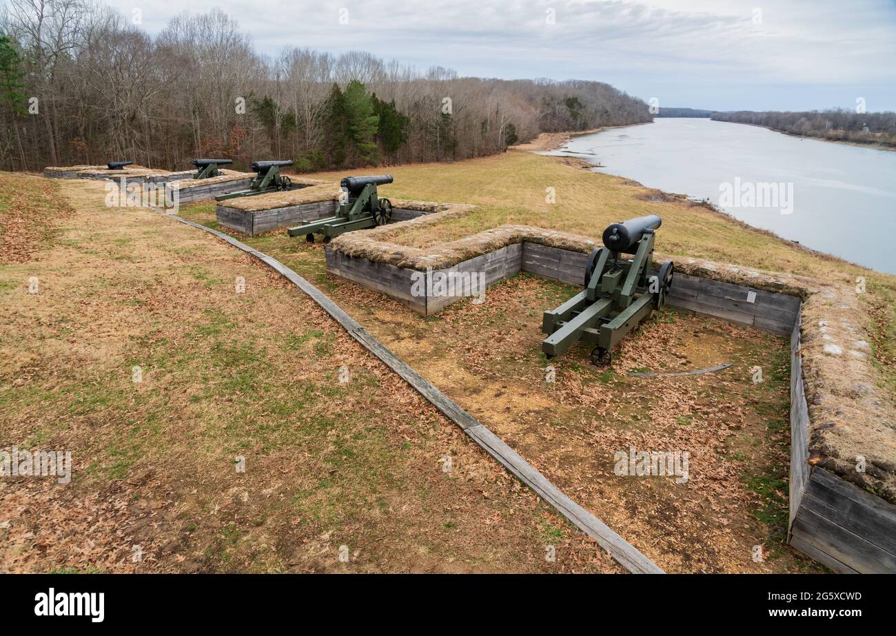 Fort donelson cannons hi-res stock photography and images - Alamy