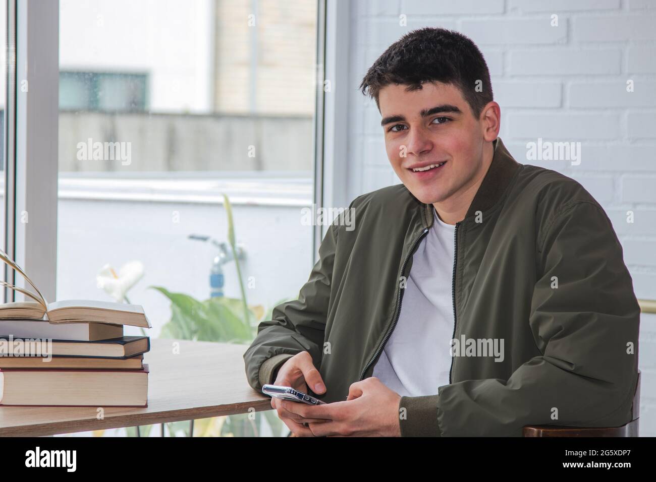 Teen boy student hi-res stock photography and images - Alamy