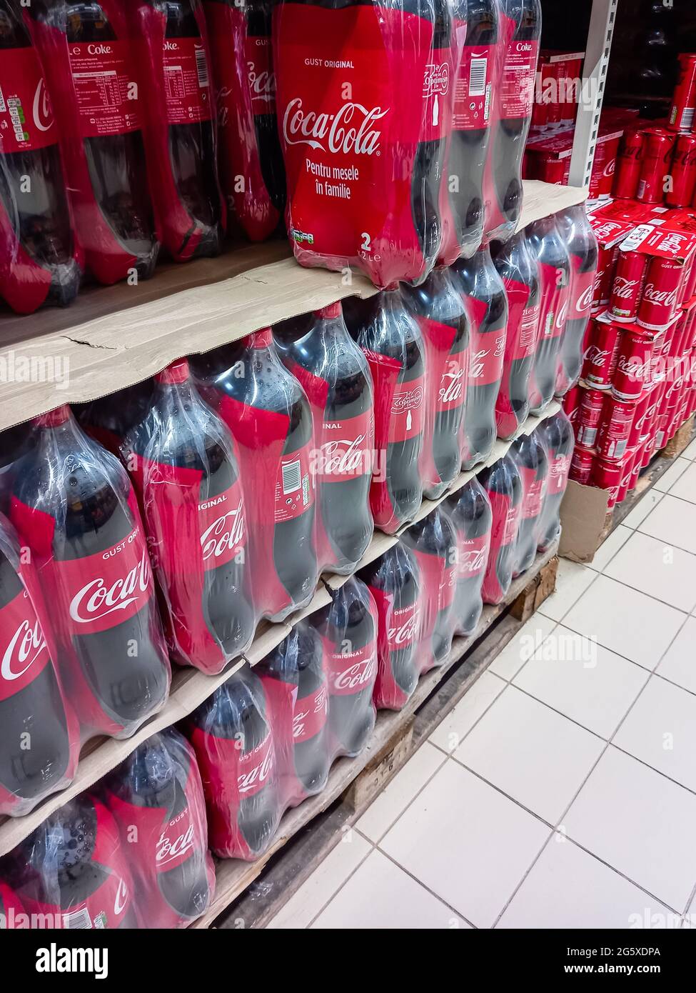 Shelf Supermarket Coke High Resolution Stock Photography and Images - Alamy