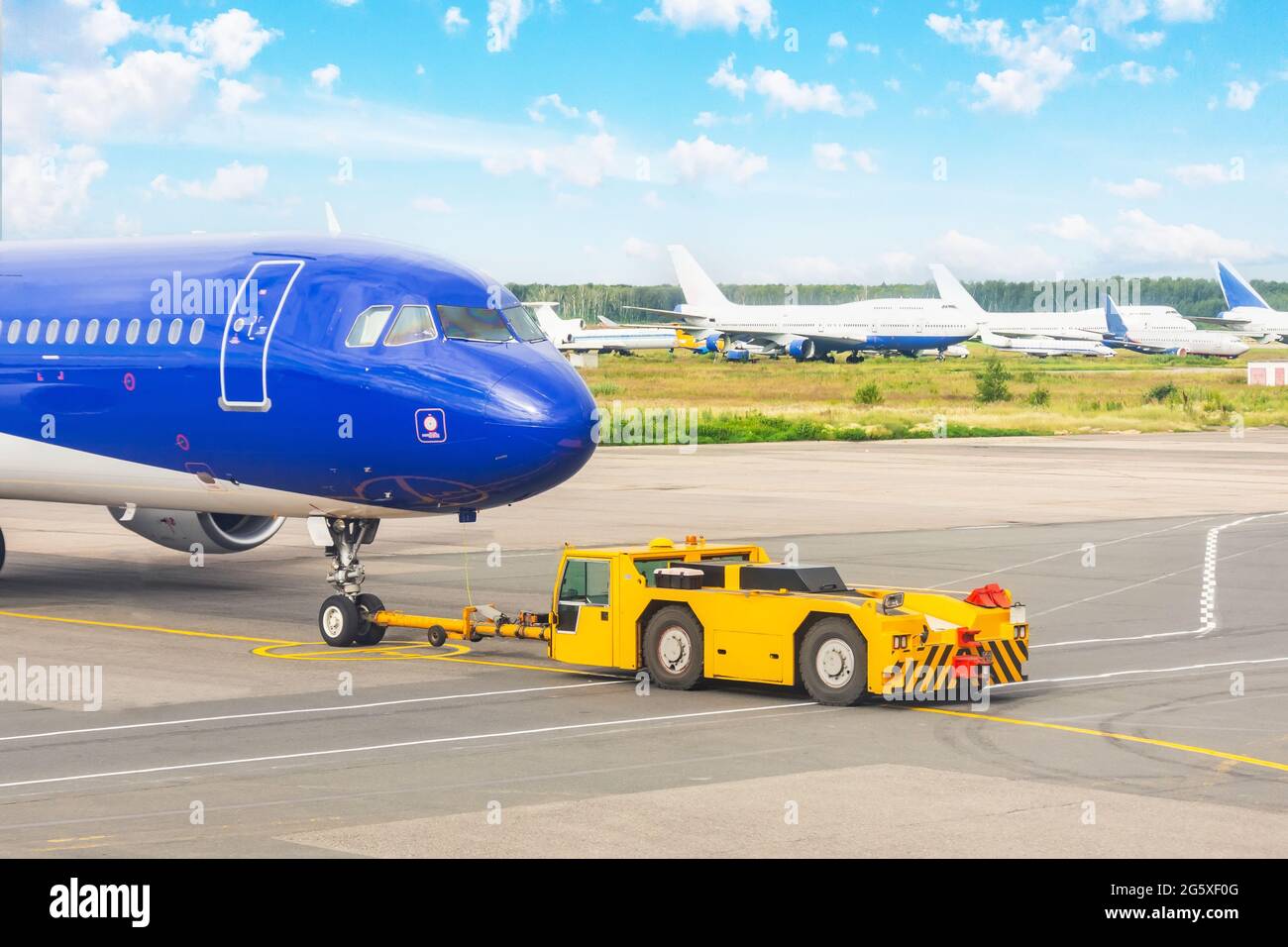 Jet aircraft engine starting hi-res stock photography and images - Alamy