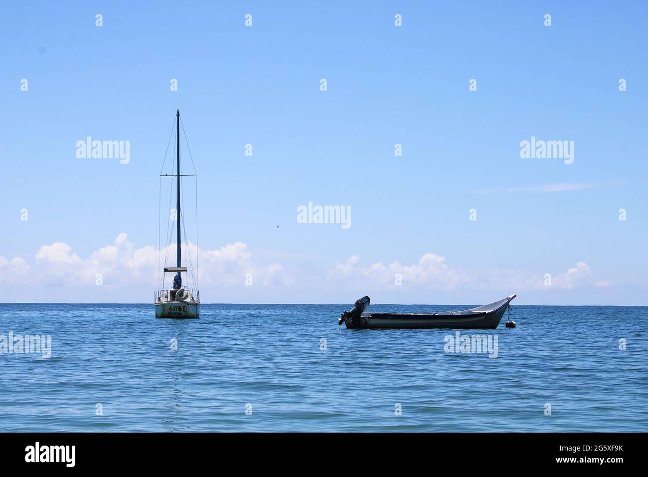 Calm ocean waters luxury boat hi-res stock photography and images - Alamy
