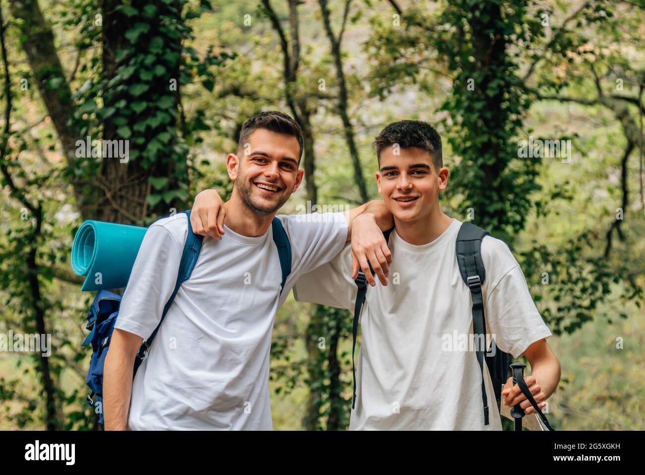 Adventure travel friends hi-res stock photography and images - Alamy