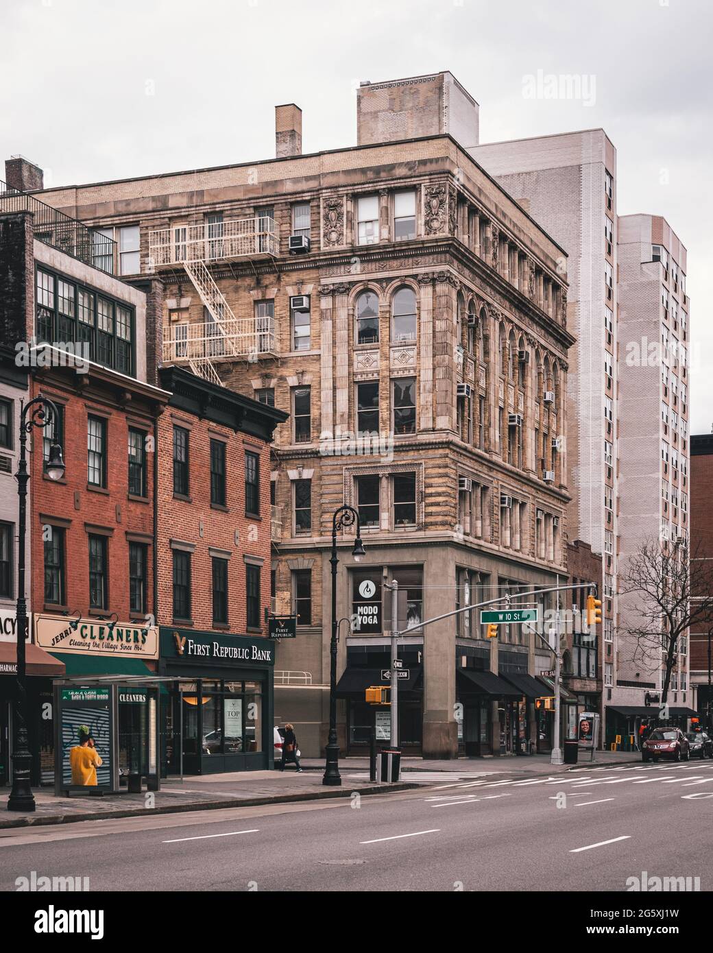 Street corner downtown ny hi-res stock photography and images - Alamy