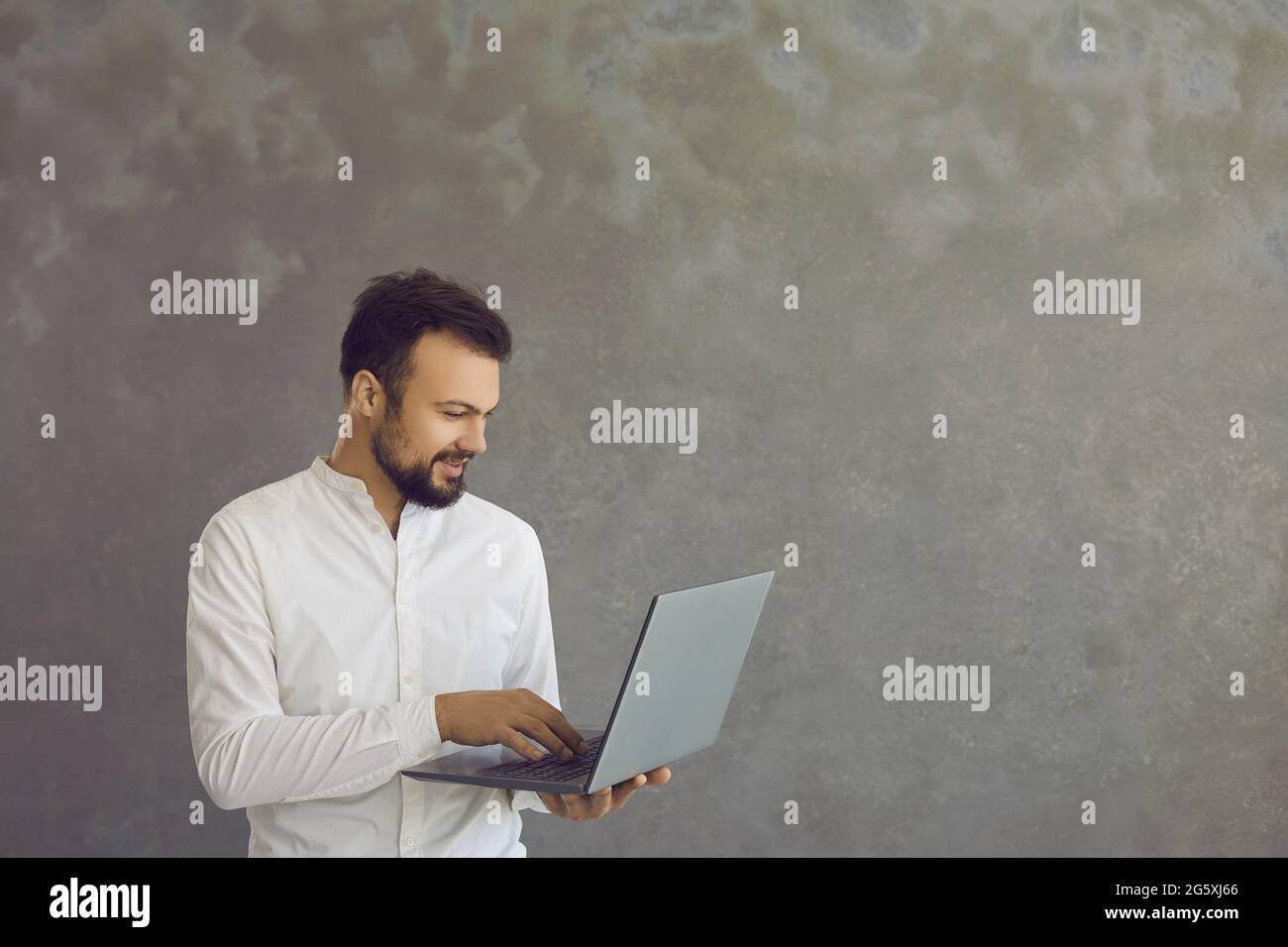 Positive typing hi-res stock photography and images - Alamy