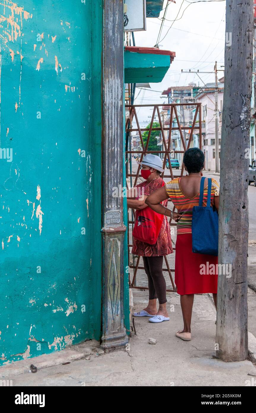 Real cuban people lifestyle women hi-res stock photography and images ...