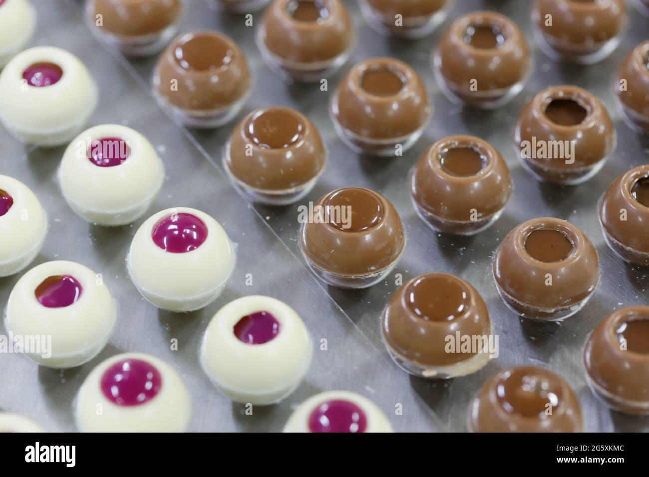Production of handmade chocolates Stock Photo - Alamy