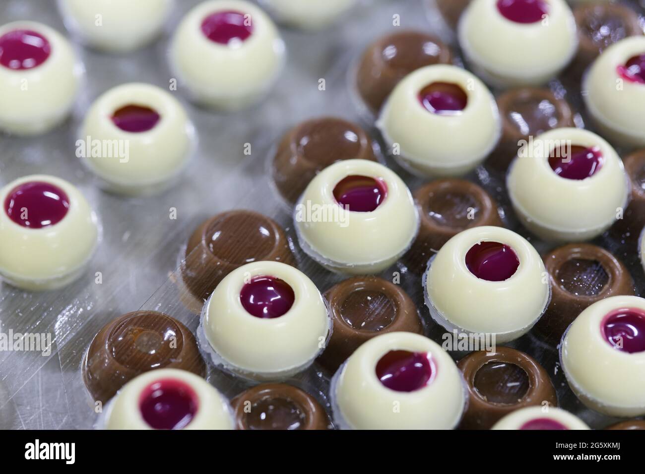 Production of handmade chocolates Stock Photo - Alamy